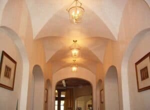 Vaulted Ceiling - Types, Advantages & Disadvantages